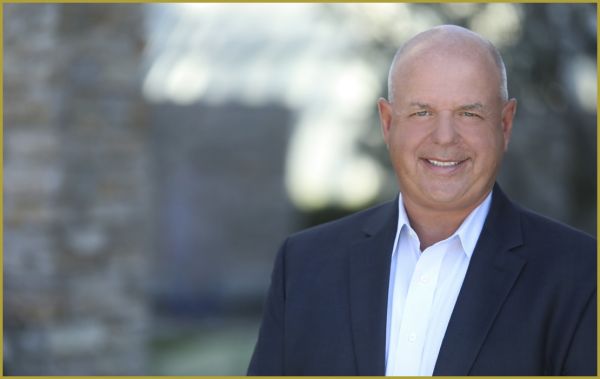 CEO of Cetera, Robert J. Moore, Announces Departure